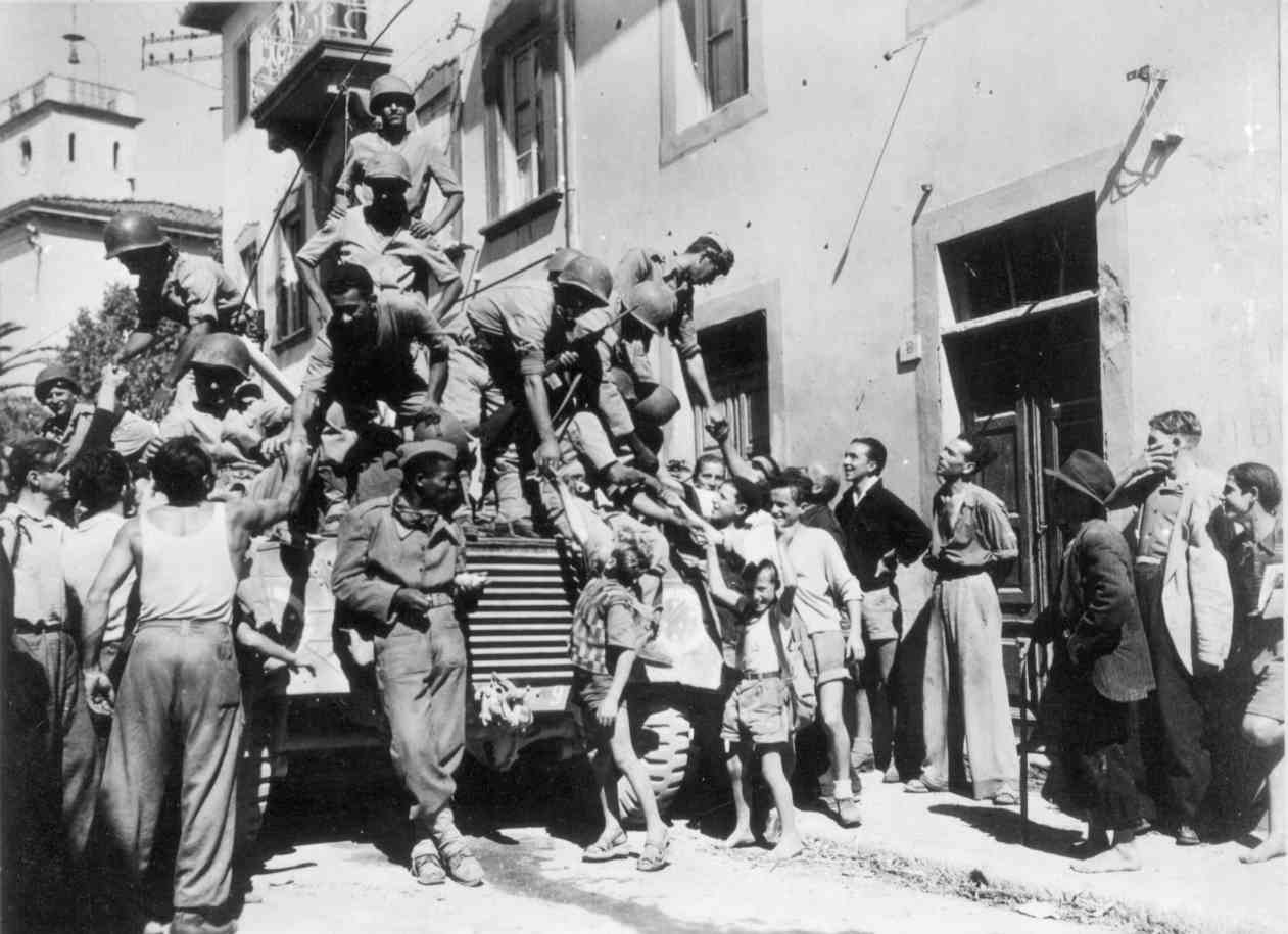 Brazilian soldiers greeted by Italian civilians in Massarosa, 1944 ...
