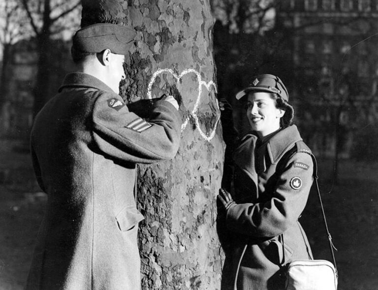 Love during World War Two #1 - WW2 HistoryBook