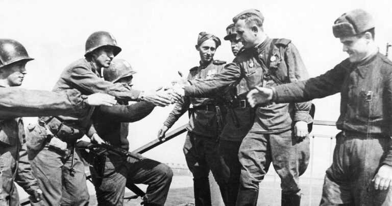 US and Soviet troops meet for the first time, 1945 - WW2 HistoryBook